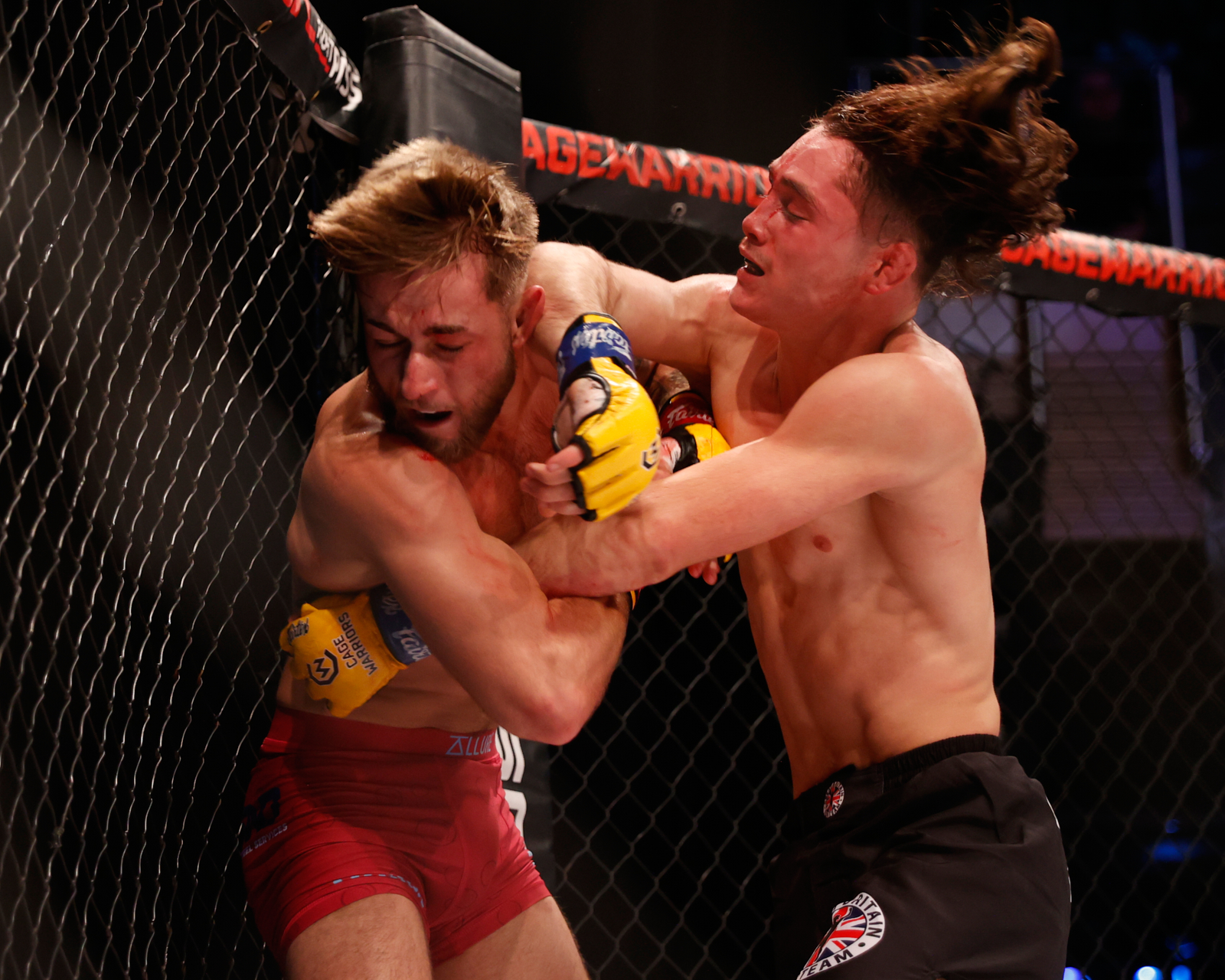 Giovanni Fernandez, la nouvelle figure du MMA brille au Cage Warriors ...